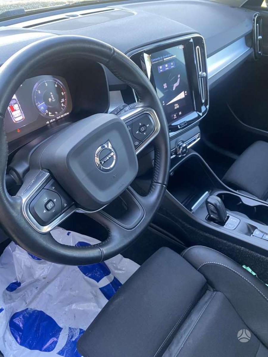 Черный Вольво XC40 2020 в Таураге, объемом двигателя 1.97 л и пробегом 300 тыс. км за 12999 €, фото 10 на AUTOMOTO.COM.LV
