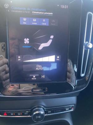 Черный Вольво XC40 2020 в Таураге, объемом двигателя 1.97 л и пробегом 300 тыс. км за 12999 €, фото 15 на AUTOMOTO.COM.LV