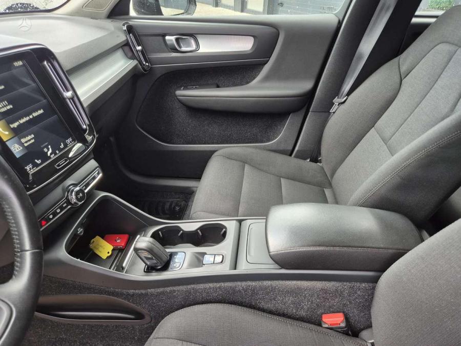 Черный Вольво XC40 2020 в Утена, объемом двигателя 1.97 л и пробегом 279 тыс. км за 13990 €, фото 12 на AUTOMOTO.COM.LV