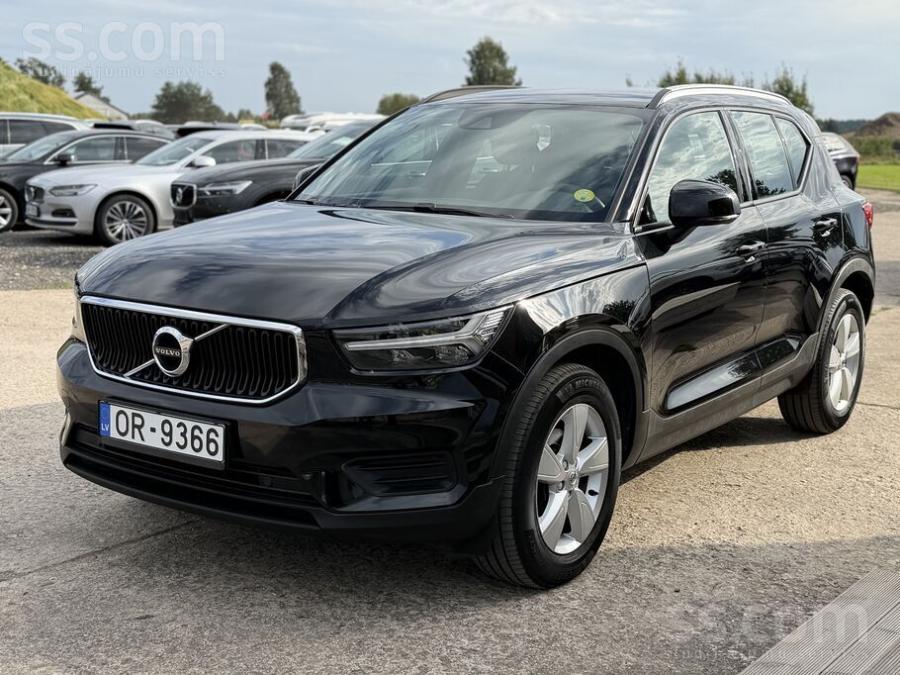 Black Volvo XC40 2020 in Riga, with an engine capacity of 2.00 L and mileage of 198 thousand km for 15990 €, photo 4 on AUTOMOTO.COM.LV