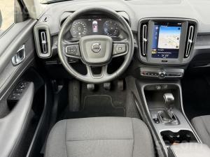 Black Volvo XC40 2020 in Riga, with an engine capacity of 2.00 L and mileage of 198 thousand km for 15990 €, photo 7 on AUTOMOTO.COM.LV