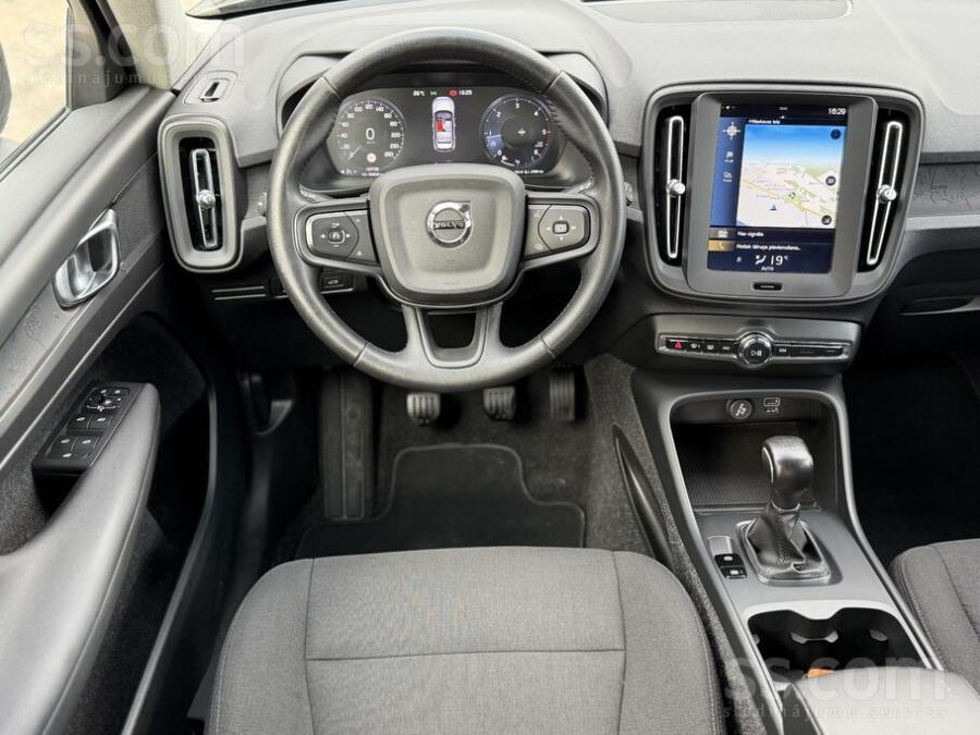 Black Volvo XC40 2020 in Riga, with an engine capacity of 2.00 L and mileage of 198 thousand km for 15990 €, photo 7 on AUTOMOTO.COM.LV