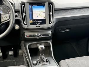Black Volvo XC40 2020 in Riga, with an engine capacity of 2.00 L and mileage of 198 thousand km for 15990 €, photo 8 on AUTOMOTO.COM.LV