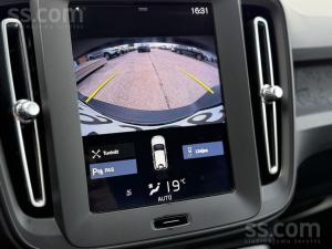 Black Volvo XC40 2020 in Riga, with an engine capacity of 2.00 L and mileage of 198 thousand km for 15990 €, photo 10 on AUTOMOTO.COM.LV