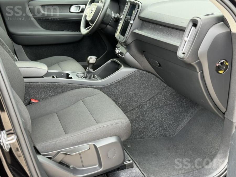 Black Volvo XC40 2020 in Riga, with an engine capacity of 2.00 L and mileage of 198 thousand km for 15990 €, photo 11 on AUTOMOTO.COM.LV