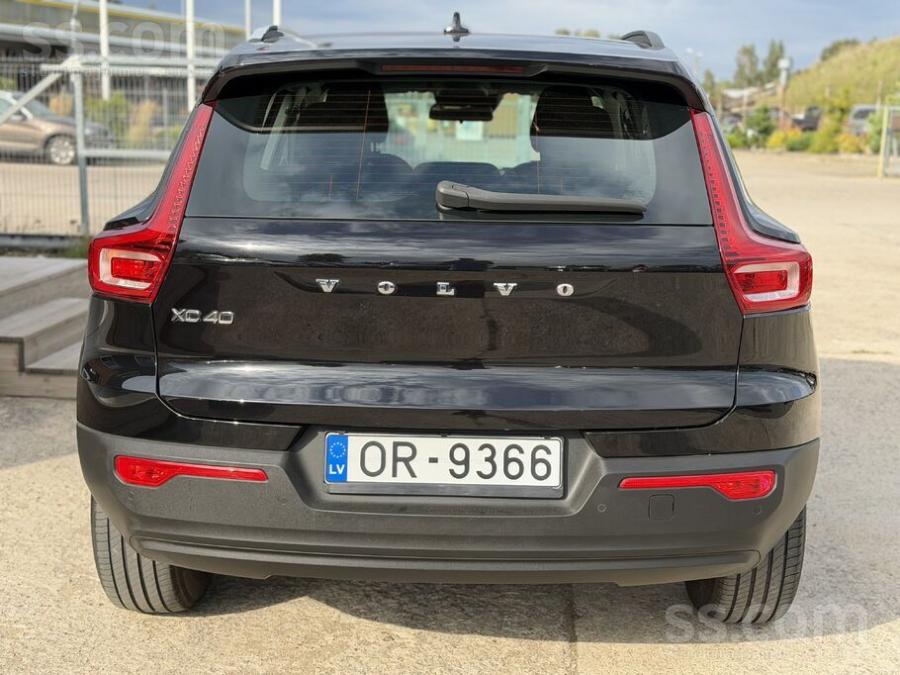 Black Volvo XC40 2020 in Riga, with an engine capacity of 2.00 L and mileage of 198 thousand km for 15990 €, photo 13 on AUTOMOTO.COM.LV