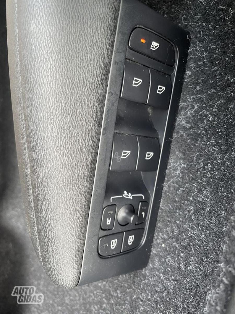 Melns Volvo XC40 2020 Viļņa, ar dzinēja tilpumu 2.00 L un nobraukumu 300 tūkst. km par 12500 €, foto 18 vietnē AUTOMOTO.COM.LV
