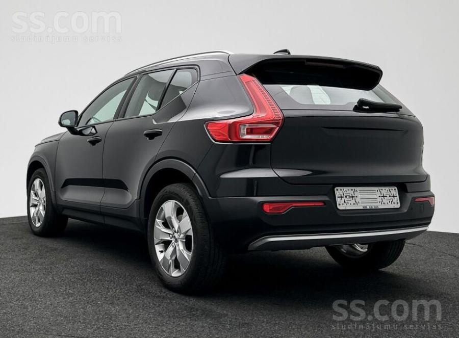 Melns Volvo XC40 2021 Valmiera, ar dzinēja tilpumu 1.50 L un nobraukumu 160 tūkst. km par 22800 €, foto 5 vietnē AUTOMOTO.COM.LV