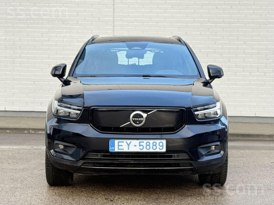 Black Volvo XC40 2021 in Riga, with an engine capacity of 0.00 L and mileage of 112 thousand km for 24900 €, photo 2 on AUTOMOTO.COM.LV