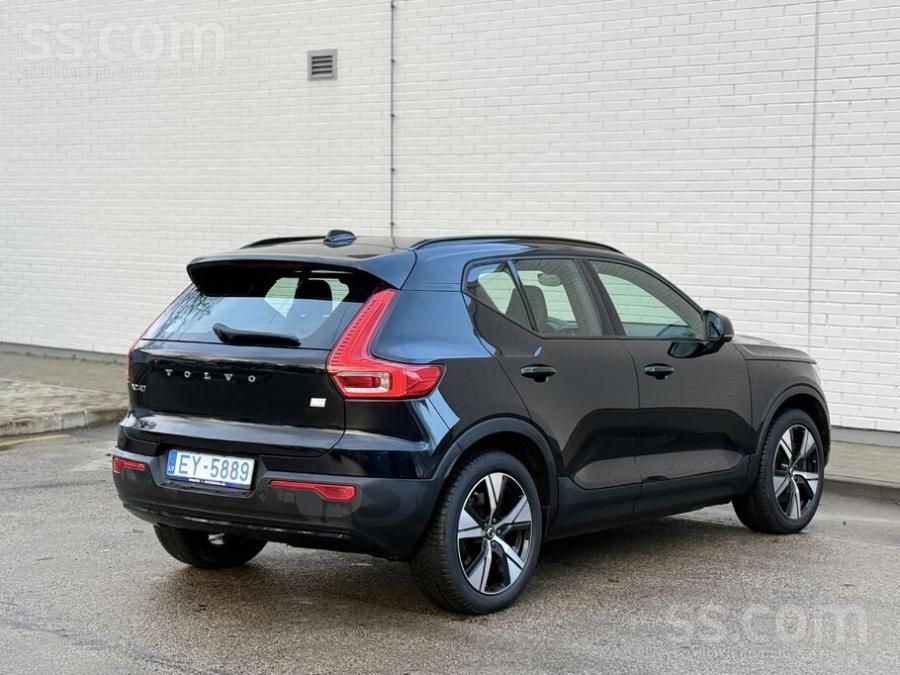 Black Volvo XC40 2021 in Riga, with an engine capacity of 0.00 L and mileage of 112 thousand km for 24900 €, photo 4 on AUTOMOTO.COM.LV