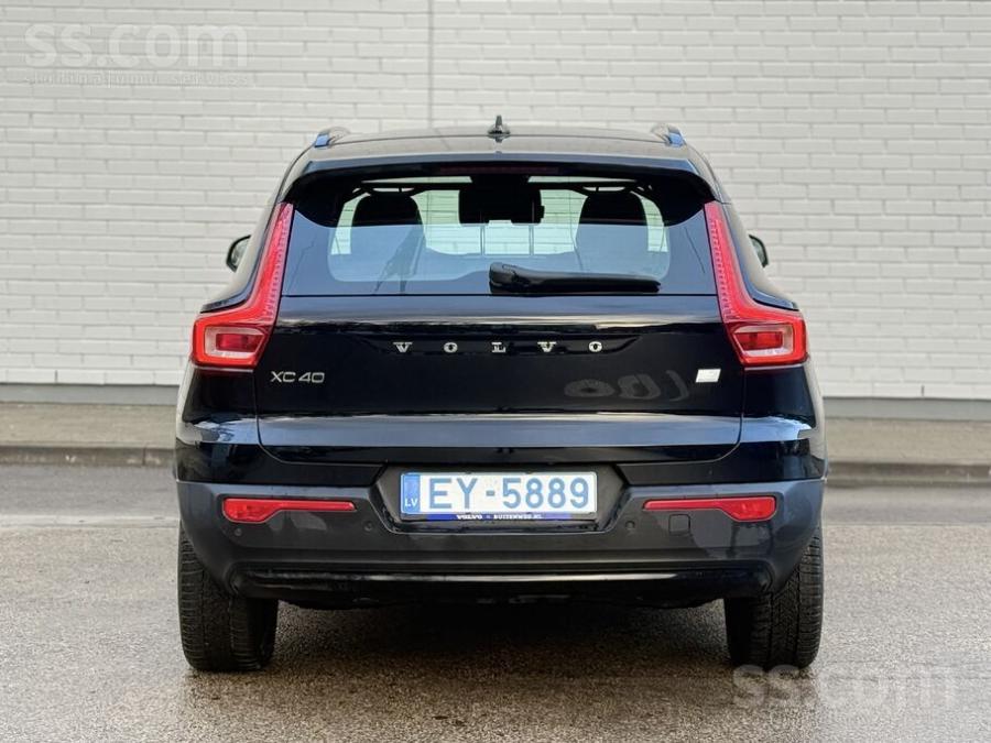 Black Volvo XC40 2021 in Riga, with an engine capacity of 0.00 L and mileage of 112 thousand km for 24900 €, photo 5 on AUTOMOTO.COM.LV