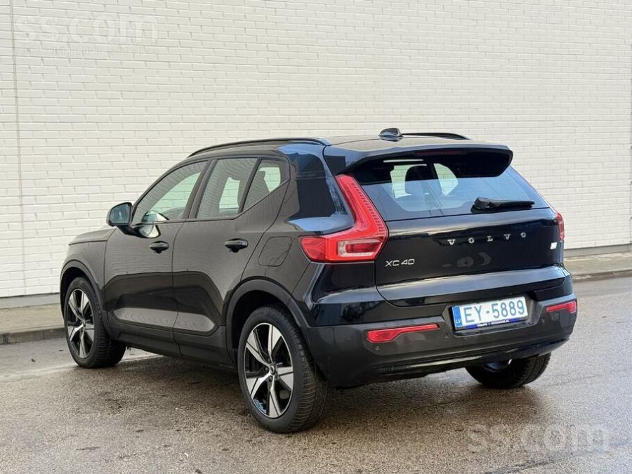 Black Volvo XC40 2021 in Riga, with an engine capacity of 0.00 L and mileage of 112 thousand km for 24900 €, photo 6 on AUTOMOTO.COM.LV
