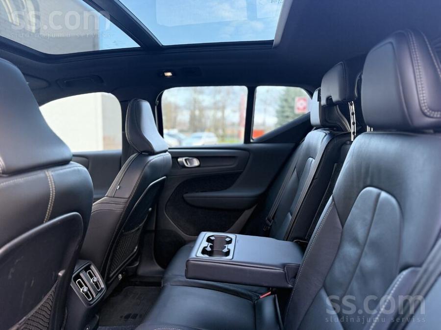 Black Volvo XC40 2021 in Riga, with an engine capacity of 0.00 L and mileage of 112 thousand km for 24900 €, photo 14 on AUTOMOTO.COM.LV