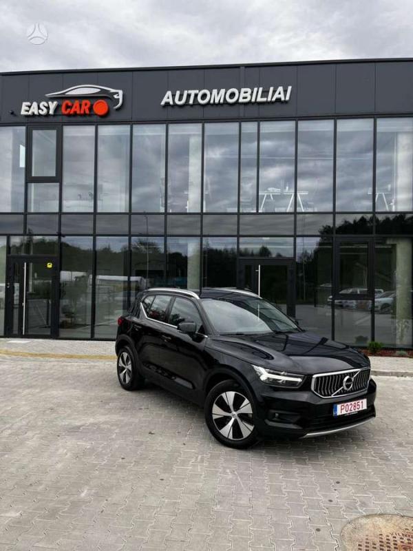 Black Volvo XC40 2021 in Vilnius, with an engine capacity of 1.48 L and mileage of 116 thousand km for 20700 €, photo 1 on AUTOMOTO.COM.LV