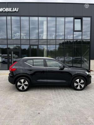 Black Volvo XC40 2021 in Vilnius, with an engine capacity of 1.48 L and mileage of 116 thousand km for 20700 €, photo 2 on AUTOMOTO.COM.LV