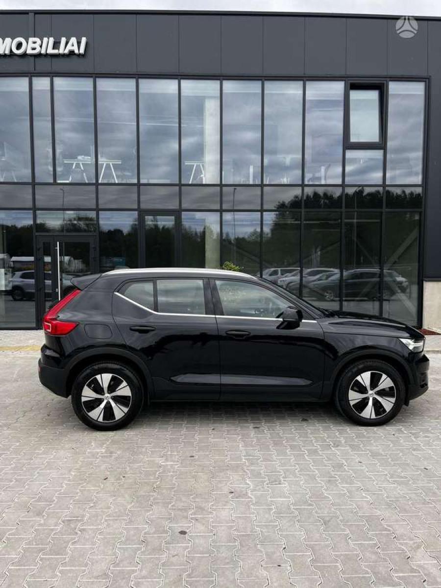Black Volvo XC40 2021 in Vilnius, with an engine capacity of 1.48 L and mileage of 116 thousand km for 20700 €, photo 2 on AUTOMOTO.COM.LV