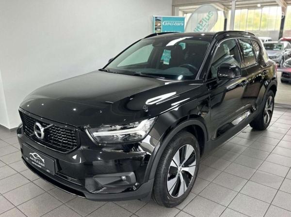 Black Volvo XC40 2021 in Kaunas, with an engine capacity of 1.50 L and mileage of 22 thousand km for 33209 €, photo 1 on AUTOMOTO.COM.LV