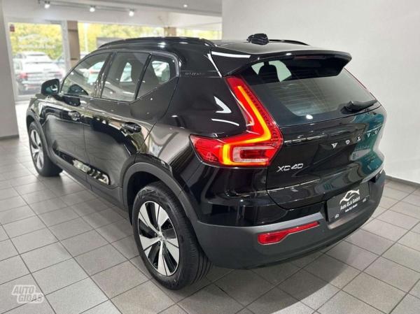 Black Volvo XC40 2021 in Kaunas, with an engine capacity of 1.50 L and mileage of 22 thousand km for 33209 €, photo 5 on AUTOMOTO.COM.LV
