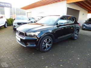 Melns Volvo XC40 2021 Kauņa, ar dzinēja tilpumu 1.50 L un nobraukumu 90 tūkst. km par 28168 €, foto  vietnē AUTOMOTO.COM.LV