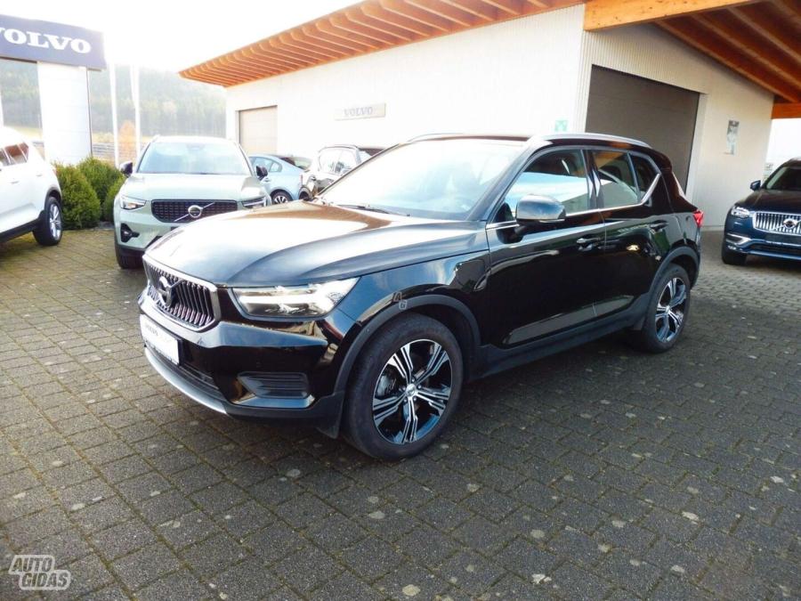 Melns Volvo XC40 2021 Kauņa, ar dzinēja tilpumu 1.50 L un nobraukumu 90 tūkst. km par 28168 €, foto 1 vietnē AUTOMOTO.COM.LV