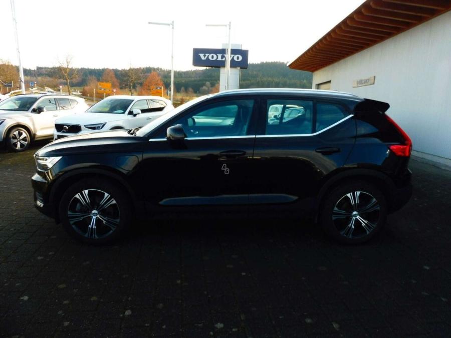 Melns Volvo XC40 2021 Kauņa, ar dzinēja tilpumu 1.50 L un nobraukumu 90 tūkst. km par 28168 €, foto 2 vietnē AUTOMOTO.COM.LV
