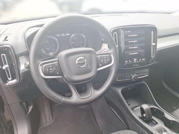 Melns Volvo XC40 2021 Kauņa, ar dzinēja tilpumu 1.50 L un nobraukumu 42 tūkst. km par 31928 €, foto 8 vietnē AUTOMOTO.COM.LV