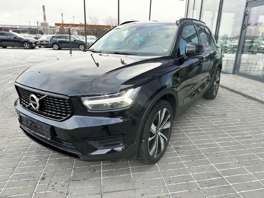 Black Volvo XC40 2021 in Kaunas, with an engine capacity of 1.48 L and mileage of 172 thousand km for 20900 €, photo 1 on AUTOMOTO.COM.LV