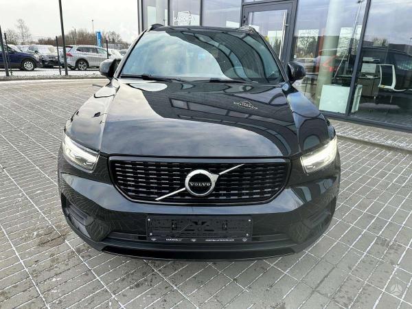 Melns Volvo XC40 2021 Kauņa, ar dzinēja tilpumu 1.48 L un nobraukumu 172 tūkst. km par 20900 €, foto 2 vietnē AUTOMOTO.COM.LV