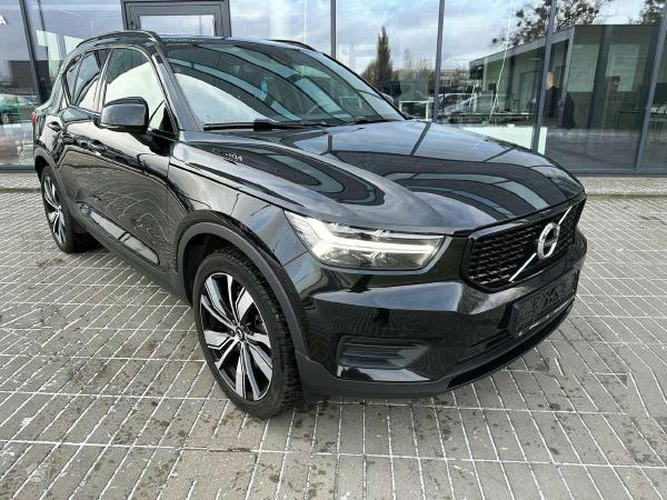 Melns Volvo XC40 2021 Kauņa, ar dzinēja tilpumu 1.48 L un nobraukumu 172 tūkst. km par 20900 €, foto 3 vietnē AUTOMOTO.COM.LV