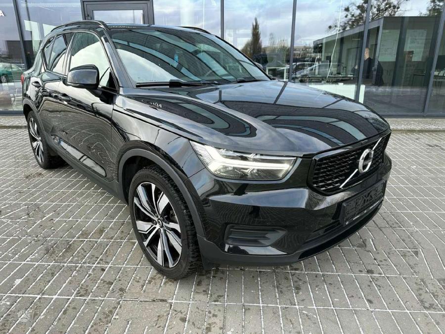 Black Volvo XC40 2021 in Kaunas, with an engine capacity of 1.48 L and mileage of 172 thousand km for 20900 €, photo 3 on AUTOMOTO.COM.LV