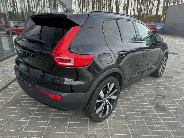 Melns Volvo XC40 2021 Kauņa, ar dzinēja tilpumu 1.48 L un nobraukumu 172 tūkst. km par 20900 €, foto 4 vietnē AUTOMOTO.COM.LV