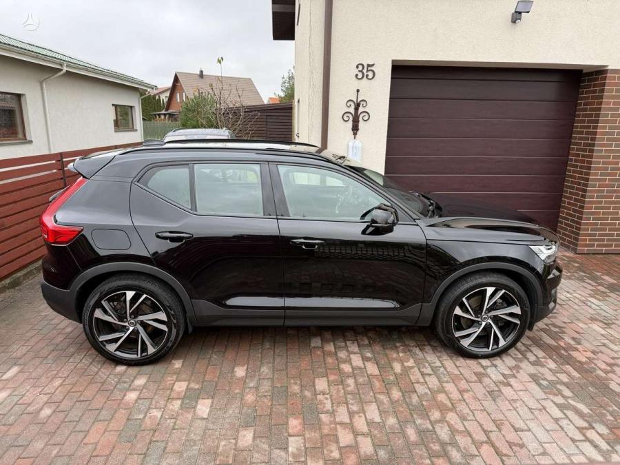 Melns Volvo XC40 2021 Šauļi, ar dzinēja tilpumu 1.48 L un nobraukumu 173 tūkst. km par 22690 €, foto 4 vietnē AUTOMOTO.COM.LV