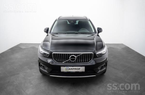 Black Volvo XC40 2021 in Tallinn, with an engine capacity of 1.50 L and mileage of 51 thousand km for 27999 €, photo 2 on AUTOMOTO.COM.LV