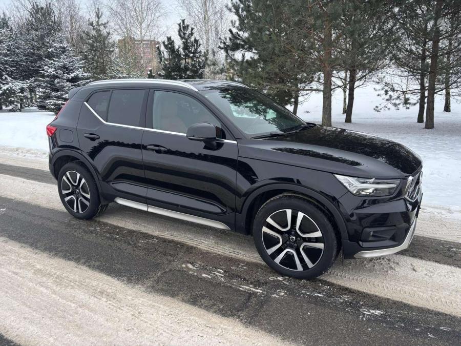 Melns Volvo XC40 2021 Panevēža, ar dzinēja tilpumu 1.97 L un nobraukumu 151 tūkst. km par 22500 €, foto 4 vietnē AUTOMOTO.COM.LV