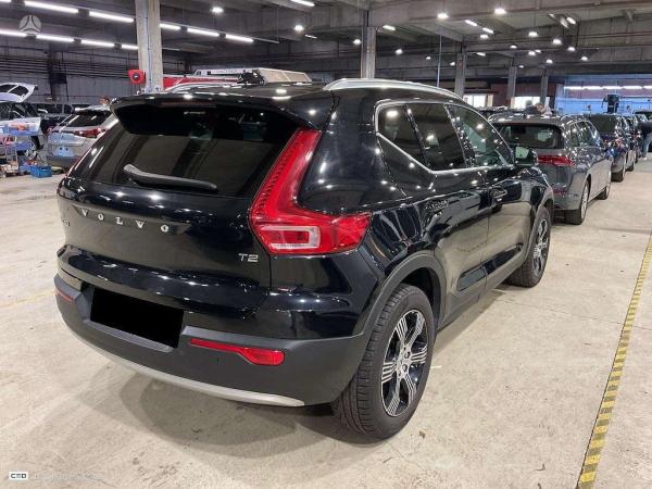 Black Volvo XC40 2021 in Vilnius, with an engine capacity of 1.48 L and mileage of 182 thousand km for 22627 €, photo 2 on AUTOMOTO.COM.LV