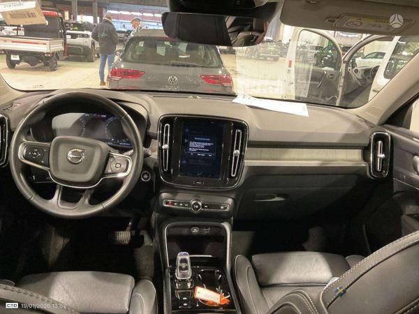 Black Volvo XC40 2021 in Vilnius, with an engine capacity of 1.48 L and mileage of 182 thousand km for 22627 €, photo 7 on AUTOMOTO.COM.LV