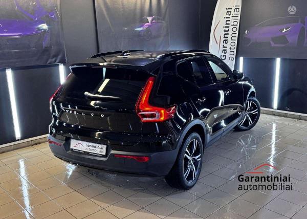 Black Volvo XC40 2021 in Vilnius, with an engine capacity of 1.48 L and mileage of 172 thousand km for 21500 €, photo 2 on AUTOMOTO.COM.LV