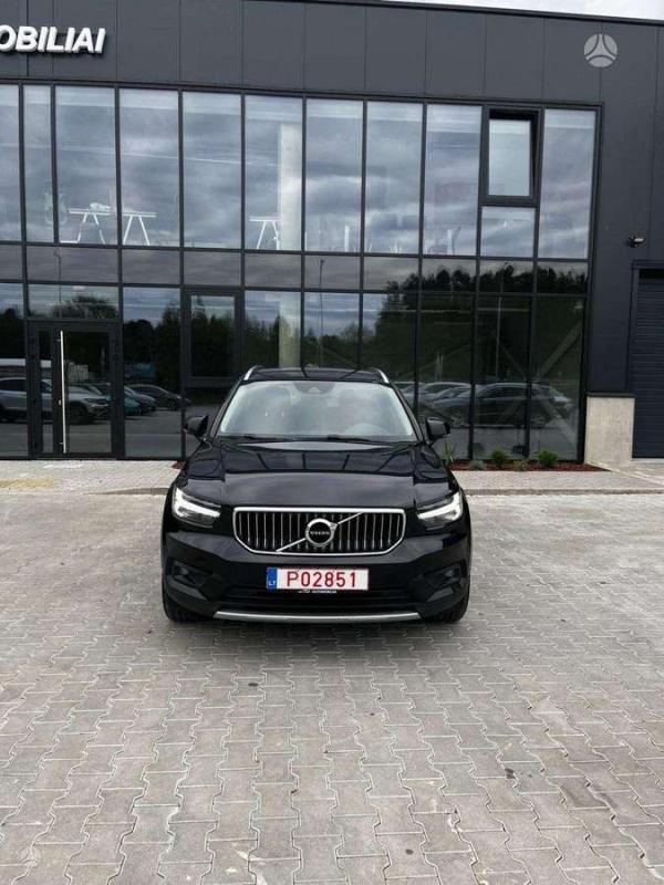 Black Volvo XC40 2021 in Vilnius, with an engine capacity of 1.48 L and mileage of 116 thousand km for 20500 €, photo 3 on AUTOMOTO.COM.LV