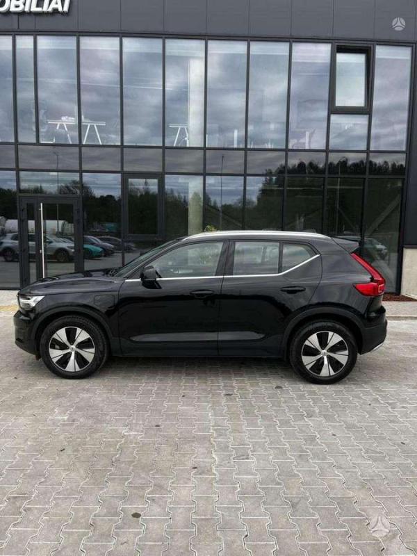 Black Volvo XC40 2021 in Vilnius, with an engine capacity of 1.48 L and mileage of 116 thousand km for 20500 €, photo 4 on AUTOMOTO.COM.LV