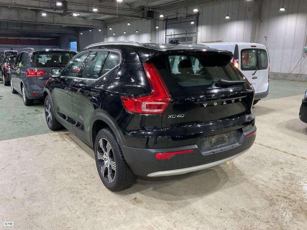 Melns Volvo XC40 2021 Viļņa, ar dzinēja tilpumu 1.48 L un nobraukumu 149 tūkst. km par 24442 €, foto 2 vietnē AUTOMOTO.COM.LV
