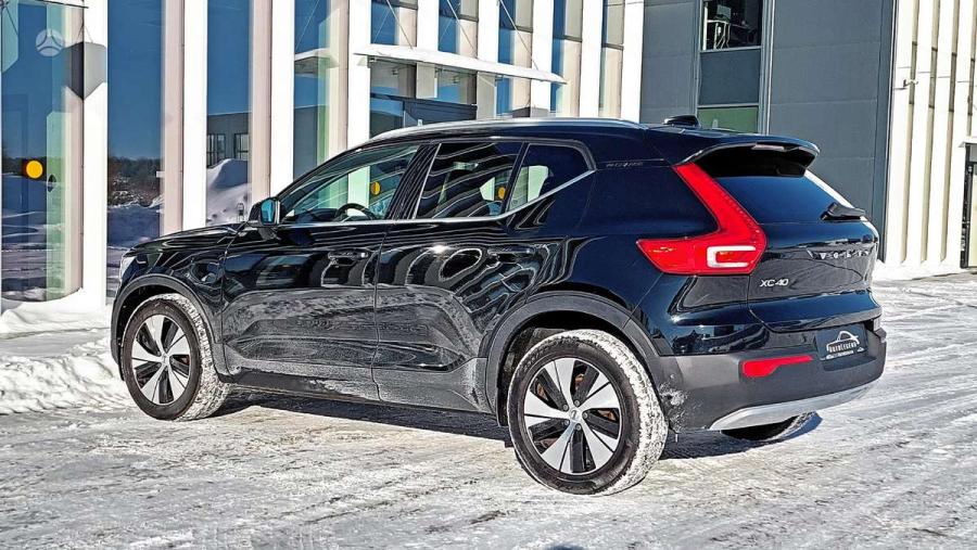 Black Volvo XC40 2021 in Vilnius, with an engine capacity of 1.48 L and mileage of 138 thousand km for 18990 €, photo 8 on AUTOMOTO.COM.LV
