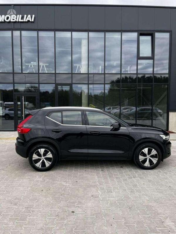Melns Volvo XC40 2021 Viļņa, ar dzinēja tilpumu 1.48 L un nobraukumu 116 tūkst. km par 20300 €, foto 2 vietnē AUTOMOTO.COM.LV