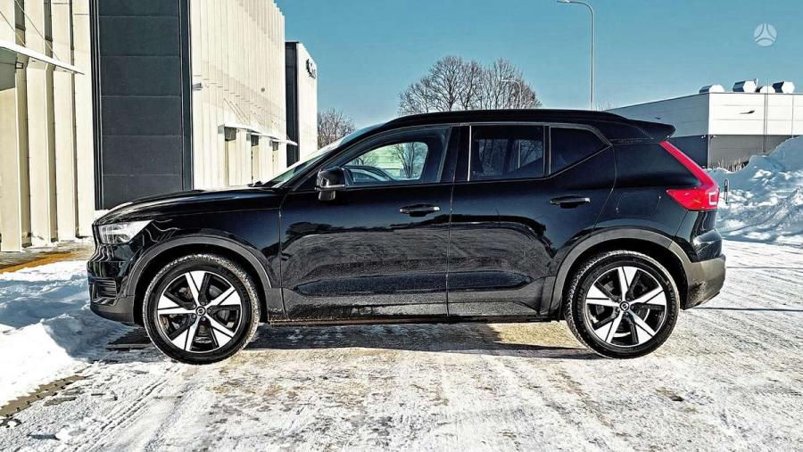 Black Volvo XC40 2021 in Vilnius, with an engine capacity of 0.00 L and mileage of 153 thousand km for 20990 €, photo 6 on AUTOMOTO.COM.LV