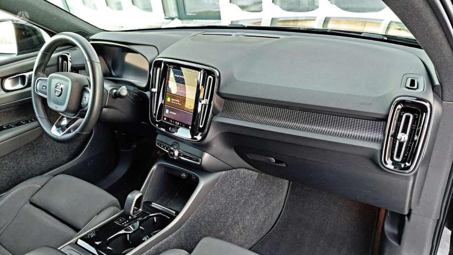 Black Volvo XC40 2021 in Vilnius, with an engine capacity of 0.00 L and mileage of 153 thousand km for 20990 €, photo 34 on AUTOMOTO.COM.LV