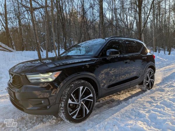 Melns Volvo XC40 2021 Viļņa, ar dzinēja tilpumu 2.00 L un nobraukumu 258 tūkst. km par 17600 €, foto 2 vietnē AUTOMOTO.COM.LV