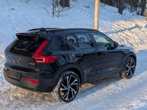 Melns Volvo XC40 2021 Viļņa, ar dzinēja tilpumu 2.00 L un nobraukumu 258 tūkst. km par 17600 €, foto 3 vietnē AUTOMOTO.COM.LV