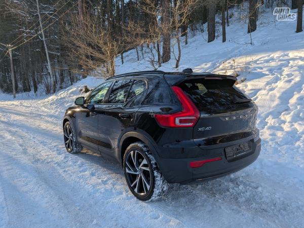 Melns Volvo XC40 2021 Viļņa, ar dzinēja tilpumu 2.00 L un nobraukumu 258 tūkst. km par 17600 €, foto 4 vietnē AUTOMOTO.COM.LV