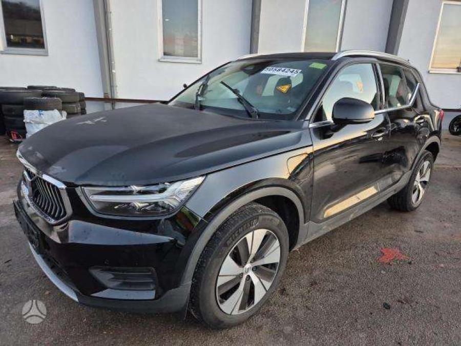 Melns Volvo XC40 2021 Kauņa, ar dzinēja tilpumu 1.48 L un nobraukumu 84 tūkst. km par 15300 €, foto 1 vietnē AUTOMOTO.COM.LV