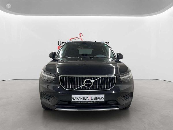 Black Volvo XC40 2021 in Vilnius, with an engine capacity of 1.48 L and mileage of 187 thousand km for 17545 €, photo 2 on AUTOMOTO.COM.LV