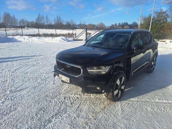 Black Volvo XC40 2021 in Kaunas, with an engine capacity of 1.48 L and mileage of 73 thousand km for 9900 €, photo 8 on AUTOMOTO.COM.LV